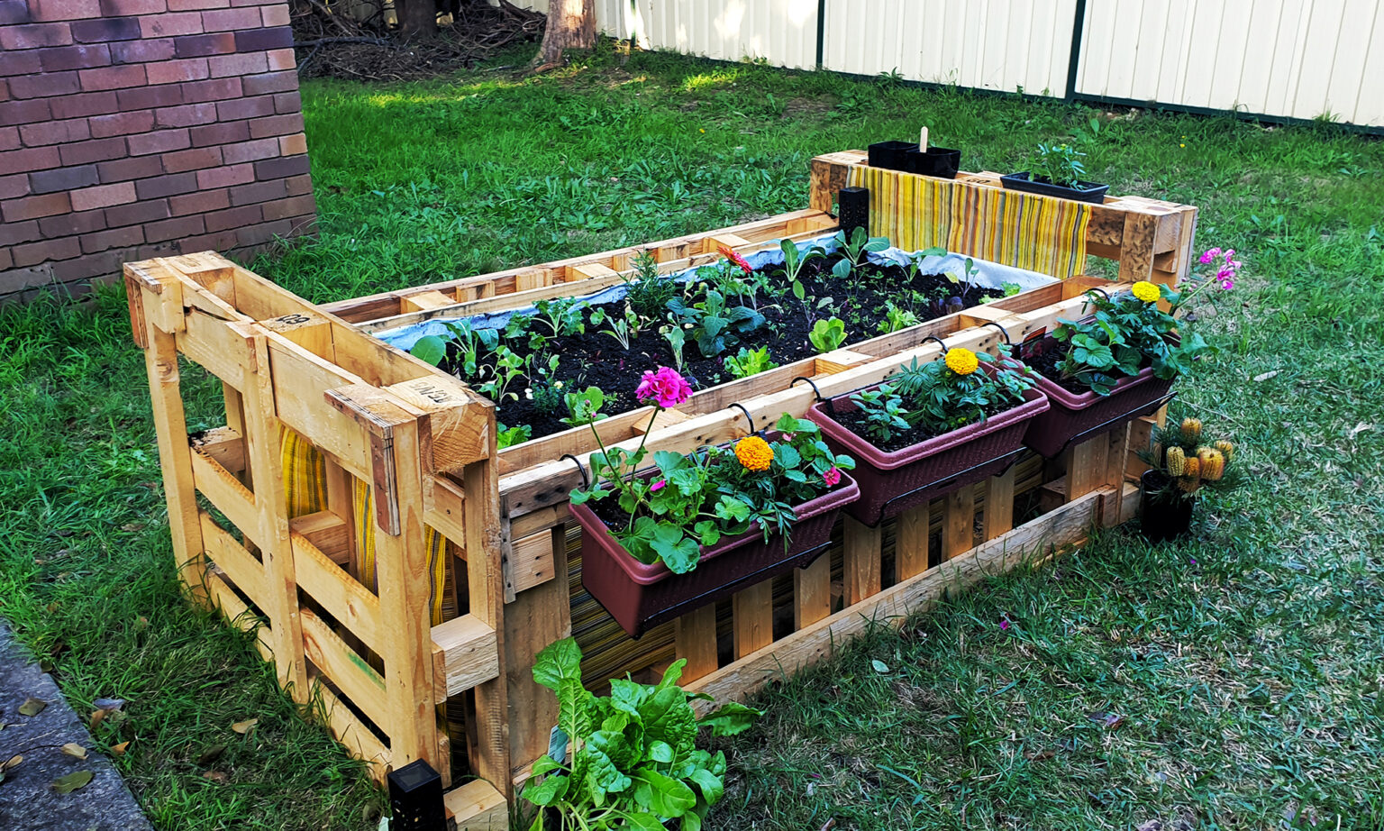 Svi žele visoke gredice u vrtu, ovo su materijali od kojih ih možete ...