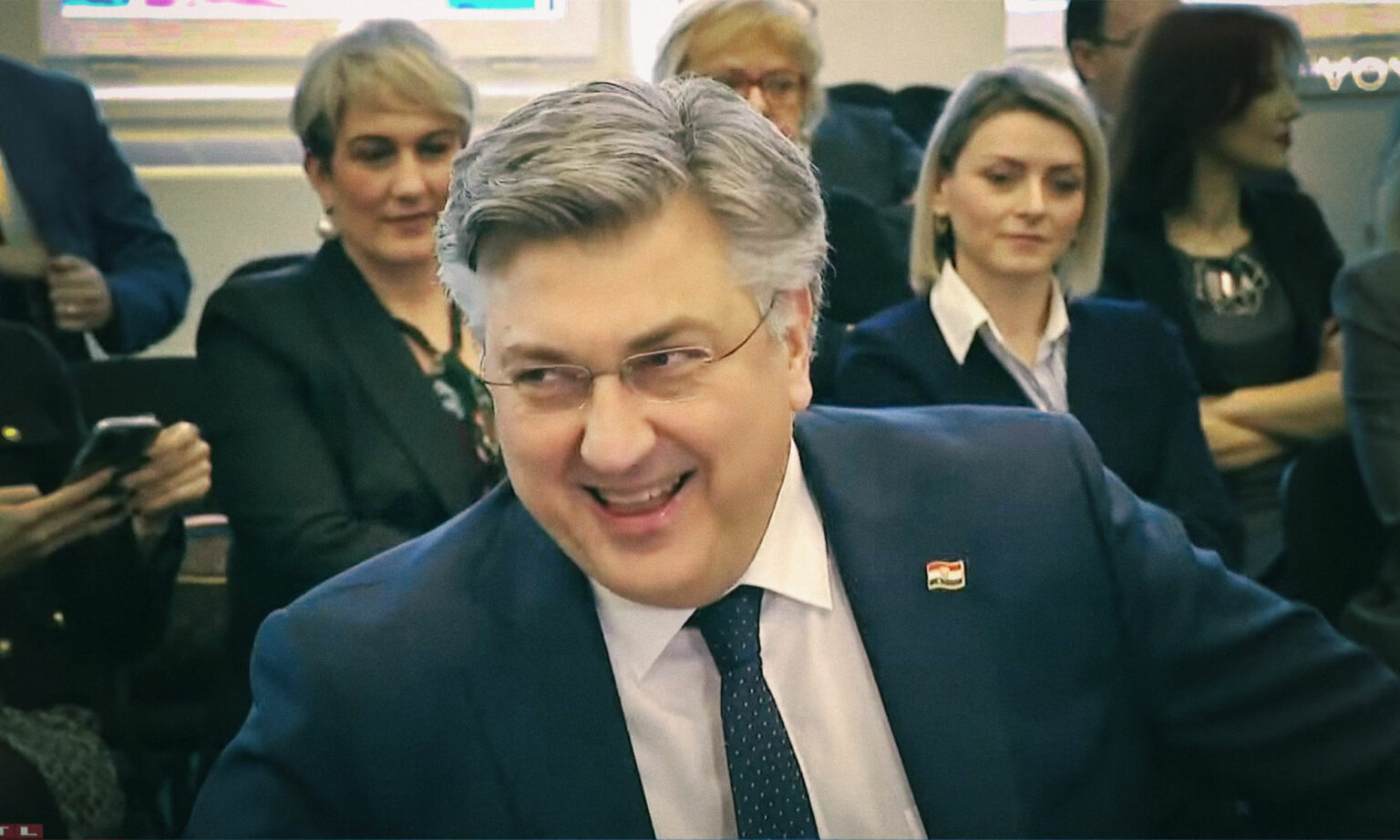 Plenković: Šest eura po godini staža, stiže godišnji dodatak na ...